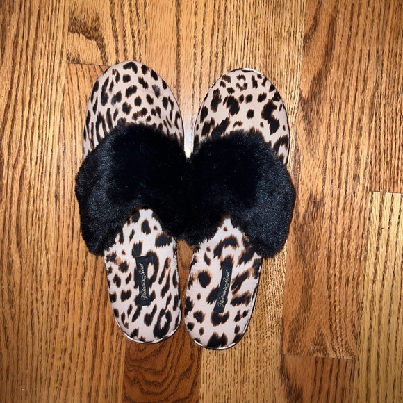 Victoria's Secret | Shoes | Victorias Secret Cheetah Print Fuzzy ...